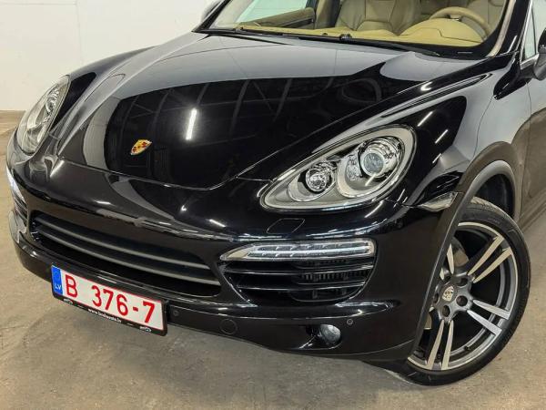 Black Porsche Cayenne 2012 in Jurmala, with an engine capacity of 3.00 L and mileage of 330 thousand km for 14995 €, photo 3 on AUTOMOTO.COM.LV