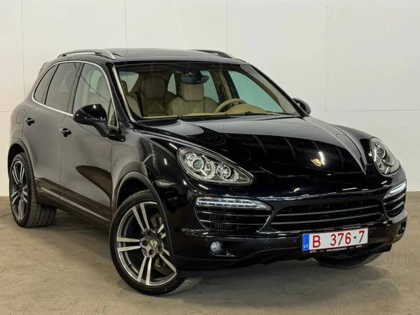 Black Porsche Cayenne 2012 in Jurmala, with an engine capacity of 3.00 L and mileage of 330 thousand km for 14995 €, photo 5 on AUTOMOTO.COM.LV