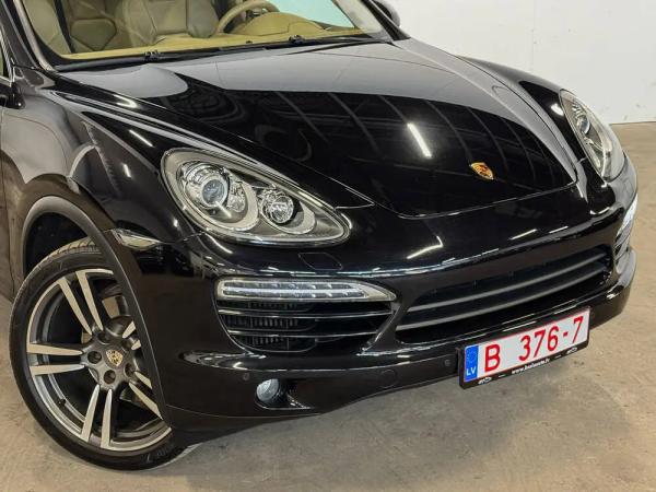 Black Porsche Cayenne 2012 in Jurmala, with an engine capacity of 3.00 L and mileage of 330 thousand km for 14995 €, photo 6 on AUTOMOTO.COM.LV