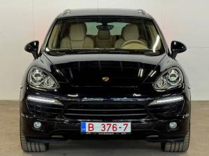 Black Porsche Cayenne 2012 in Jurmala, with an engine capacity of 3.00 L and mileage of 330 thousand km for 14995 €, photo 8 on AUTOMOTO.COM.LV