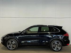Black Porsche Cayenne 2012 in Jurmala, with an engine capacity of 3.00 L and mileage of 330 thousand km for 14995 €, photo 10 on AUTOMOTO.COM.LV
