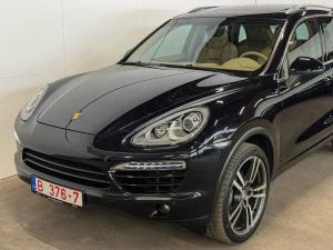 Black Porsche Cayenne 2012 in Jurmala, with an engine capacity of 3.00 L and mileage of 330 thousand km for 14995 €, photo 11 on AUTOMOTO.COM.LV