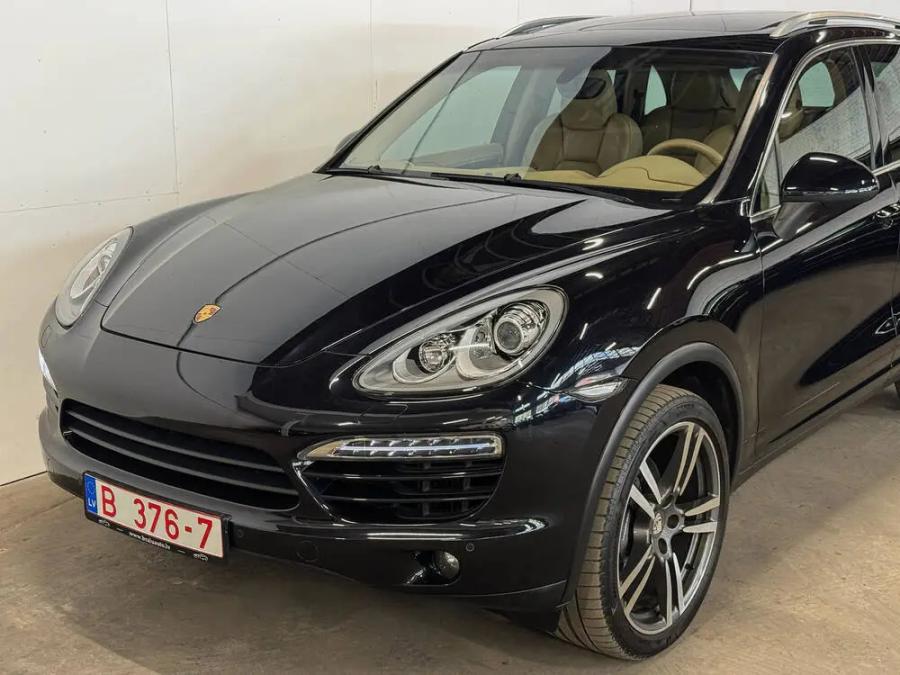 Black Porsche Cayenne 2012 in Jurmala, with an engine capacity of 3.00 L and mileage of 330 thousand km for 14995 €, photo 11 on AUTOMOTO.COM.LV
