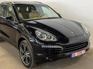 Black Porsche Cayenne 2012 in Jurmala, with an engine capacity of 3.00 L and mileage of 330 thousand km for 14995 €, photo 14 on AUTOMOTO.COM.LV