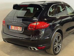 Black Porsche Cayenne 2012 in Jurmala, with an engine capacity of 3.00 L and mileage of 330 thousand km for 14995 €, photo 15 on AUTOMOTO.COM.LV