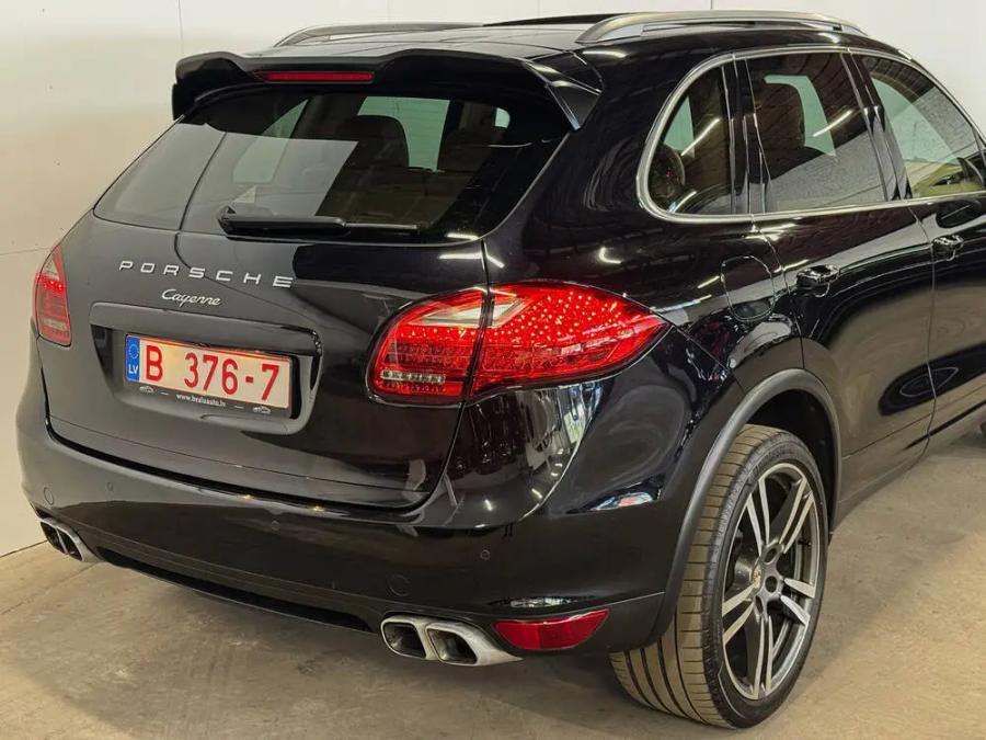Black Porsche Cayenne 2012 in Jurmala, with an engine capacity of 3.00 L and mileage of 330 thousand km for 14995 €, photo 15 on AUTOMOTO.COM.LV