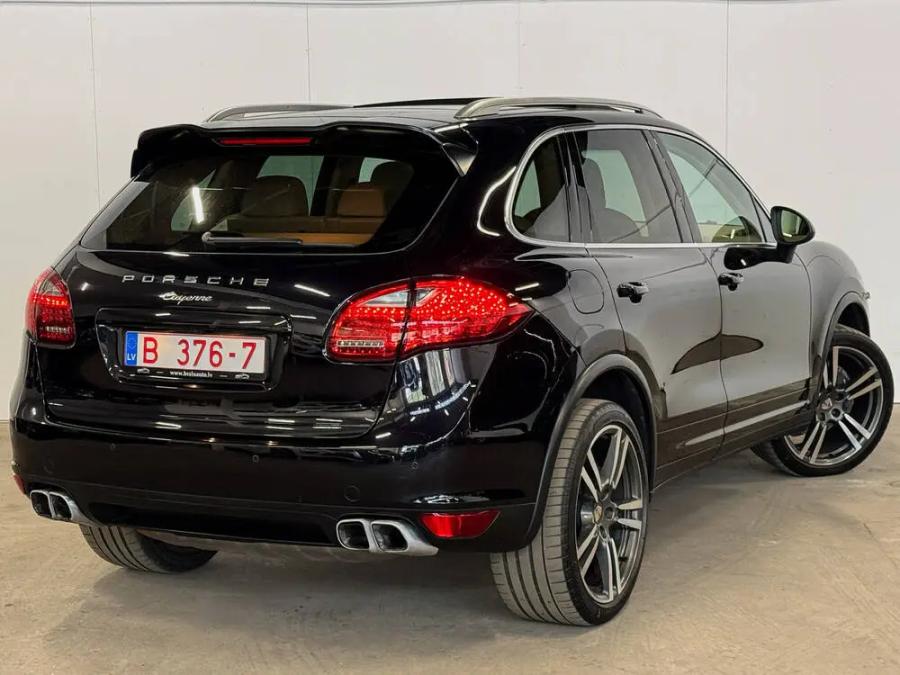 Black Porsche Cayenne 2012 in Jurmala, with an engine capacity of 3.00 L and mileage of 330 thousand km for 14995 €, photo 17 on AUTOMOTO.COM.LV