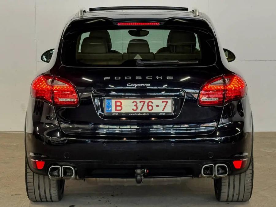 Black Porsche Cayenne 2012 in Jurmala, with an engine capacity of 3.00 L and mileage of 330 thousand km for 14995 €, photo 19 on AUTOMOTO.COM.LV