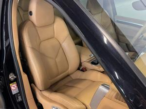 Black Porsche Cayenne 2012 in Jurmala, with an engine capacity of 3.00 L and mileage of 330 thousand km for 14995 €, photo 29 on AUTOMOTO.COM.LV