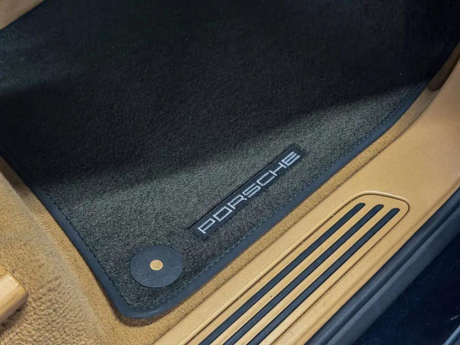 Black Porsche Cayenne 2012 in Jurmala, with an engine capacity of 3.00 L and mileage of 330 thousand km for 14995 €, photo 30 on AUTOMOTO.COM.LV