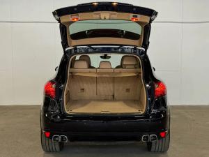 Black Porsche Cayenne 2012 in Jurmala, with an engine capacity of 3.00 L and mileage of 330 thousand km for 14995 €, photo 47 on AUTOMOTO.COM.LV