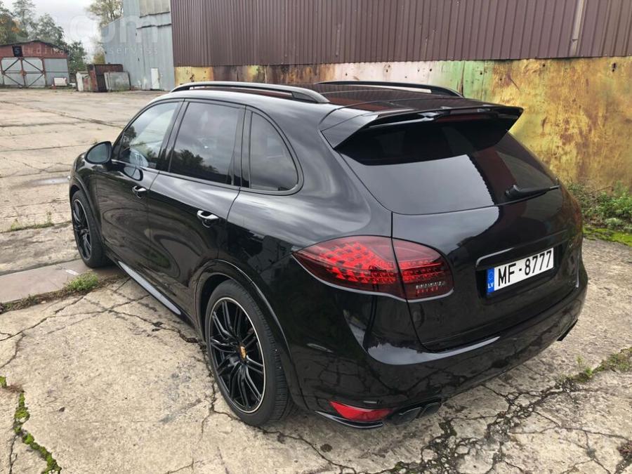 Melns Porsche Cayenne 2012 Rīga, ar dzinēja tilpumu 3.00 L un nobraukumu 240 tūkst. km par 18500 €, foto 3 vietnē AUTOMOTO.COM.LV