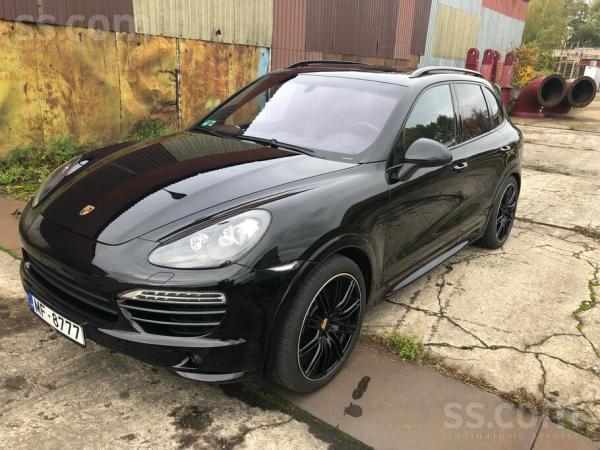 Melns Porsche Cayenne 2012 Rīga, ar dzinēja tilpumu 3.00 L un nobraukumu 240 tūkst. km par 18500 €, foto 3 vietnē AUTOMOTO.COM.LV