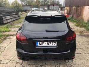 Melns Porsche Cayenne 2012 Rīga, ar dzinēja tilpumu 3.00 L un nobraukumu 240 tūkst. km par 18500 €, foto 5 vietnē AUTOMOTO.COM.LV