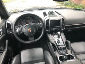 Melns Porsche Cayenne 2012 Rīga, ar dzinēja tilpumu 3.00 L un nobraukumu 240 tūkst. km par 18500 €, foto 6 vietnē AUTOMOTO.COM.LV