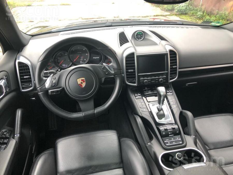 Melns Porsche Cayenne 2012 Rīga, ar dzinēja tilpumu 3.00 L un nobraukumu 240 tūkst. km par 18500 €, foto 6 vietnē AUTOMOTO.COM.LV
