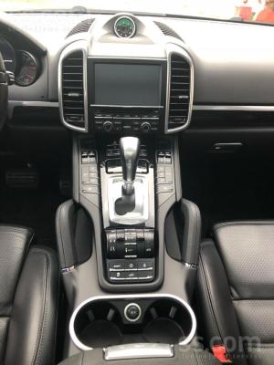 Melns Porsche Cayenne 2012 Rīga, ar dzinēja tilpumu 3.00 L un nobraukumu 240 tūkst. km par 18500 €, foto 7 vietnē AUTOMOTO.COM.LV