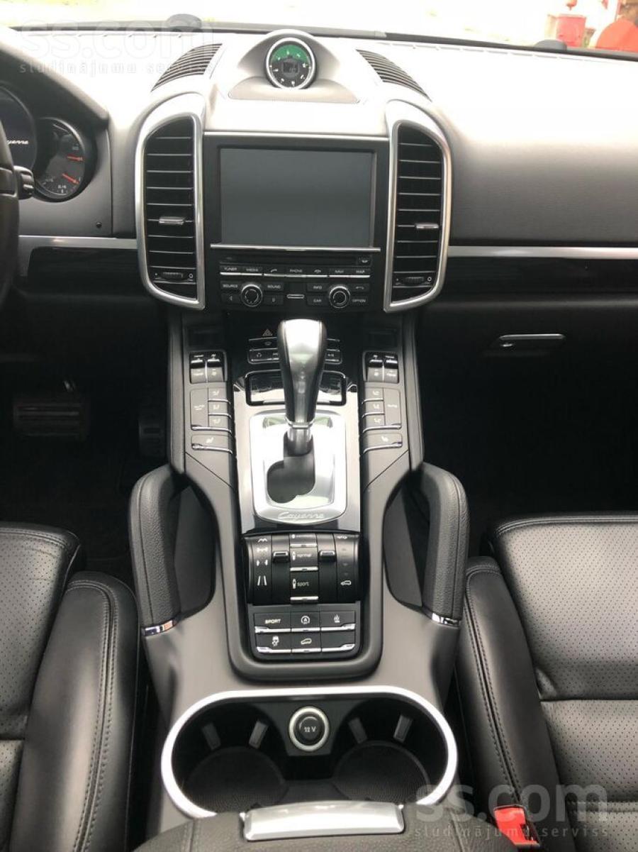 Melns Porsche Cayenne 2012 Rīga, ar dzinēja tilpumu 3.00 L un nobraukumu 240 tūkst. km par 18500 €, foto 7 vietnē AUTOMOTO.COM.LV