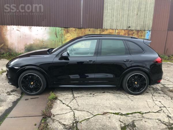 Melns Porsche Cayenne 2012 Rīga, ar dzinēja tilpumu 3.00 L un nobraukumu 240 tūkst. km par 18500 €, foto 7 vietnē AUTOMOTO.COM.LV