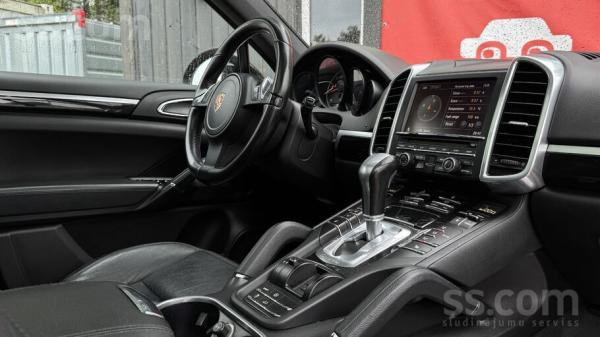 Melns Porsche Cayenne 2012 Rīga, ar dzinēja tilpumu 3.00 L un nobraukumu 0 tūkst. km par 13300 €, foto 9 vietnē AUTOMOTO.COM.LV