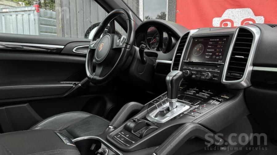 Melns Porsche Cayenne 2012 Rīga, ar dzinēja tilpumu 3.00 L un nobraukumu 0 tūkst. km par 13300 €, foto 9 vietnē AUTOMOTO.COM.LV