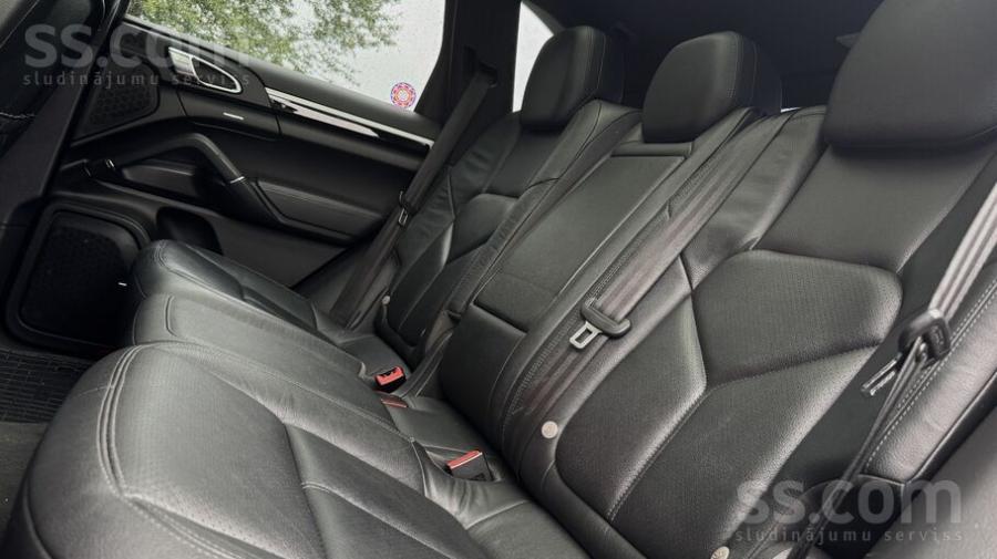 Melns Porsche Cayenne 2012 Rīga, ar dzinēja tilpumu 3.00 L un nobraukumu 0 tūkst. km par 13300 €, foto 12 vietnē AUTOMOTO.COM.LV