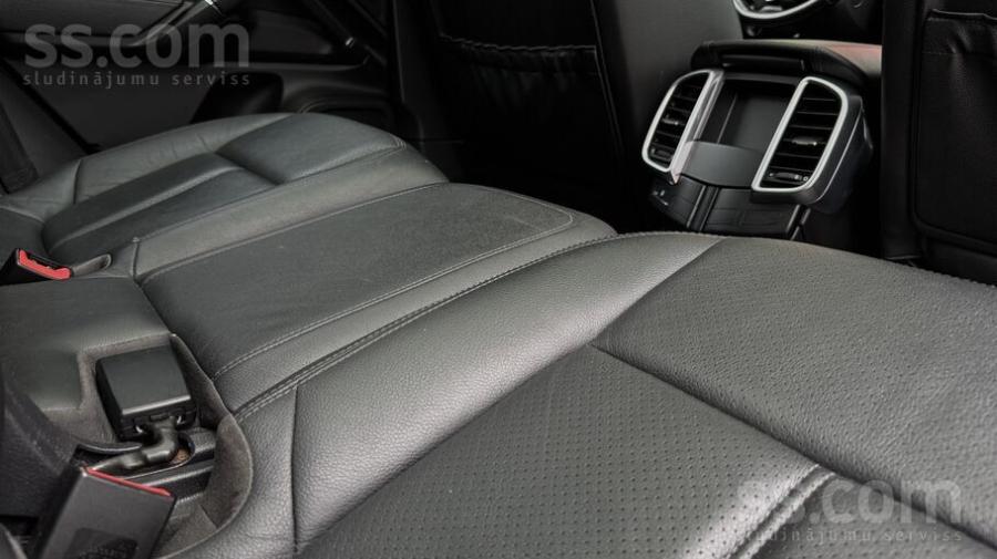 Melns Porsche Cayenne 2012 Rīga, ar dzinēja tilpumu 3.00 L un nobraukumu 0 tūkst. km par 13300 €, foto 13 vietnē AUTOMOTO.COM.LV