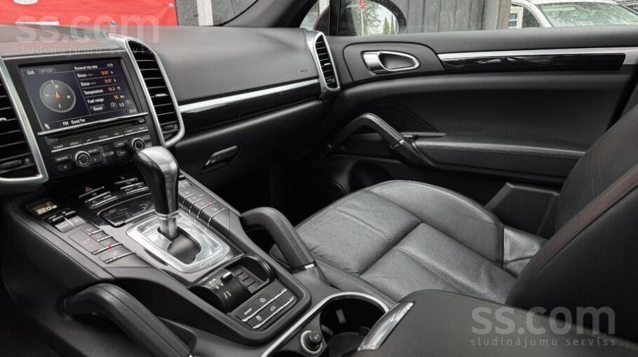 Melns Porsche Cayenne 2012 Rīga, ar dzinēja tilpumu 3.00 L un nobraukumu 0 tūkst. km par 13300 €, foto 18 vietnē AUTOMOTO.COM.LV