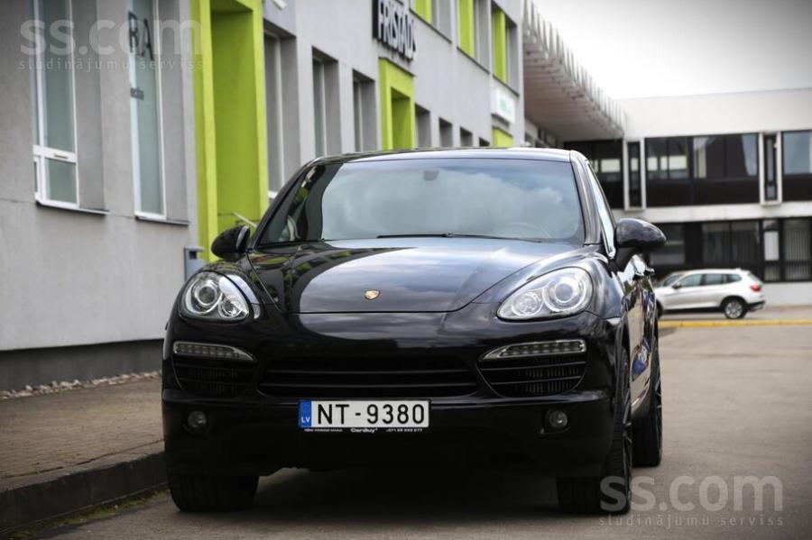 Melns Porsche Cayenne 2012 Rīga, ar dzinēja tilpumu 3.00 L un nobraukumu 331 tūkst. km par 13495 €, foto 1 vietnē AUTOMOTO.COM.LV