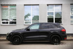 Melns Porsche Cayenne 2012 Rīga, ar dzinēja tilpumu 3.00 L un nobraukumu 331 tūkst. km par 13495 €, foto 3 vietnē AUTOMOTO.COM.LV