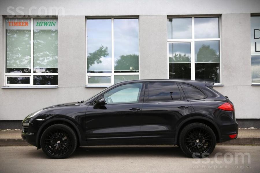 Melns Porsche Cayenne 2012 Rīga, ar dzinēja tilpumu 3.00 L un nobraukumu 331 tūkst. km par 13495 €, foto 3 vietnē AUTOMOTO.COM.LV