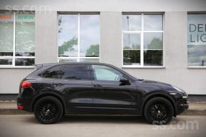 Melns Porsche Cayenne 2012 Rīga, ar dzinēja tilpumu 3.00 L un nobraukumu 331 tūkst. km par 13495 €, foto 4 vietnē AUTOMOTO.COM.LV