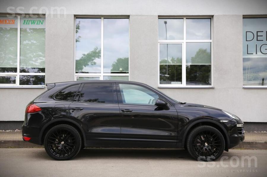 Melns Porsche Cayenne 2012 Rīga, ar dzinēja tilpumu 3.00 L un nobraukumu 331 tūkst. km par 13495 €, foto 4 vietnē AUTOMOTO.COM.LV