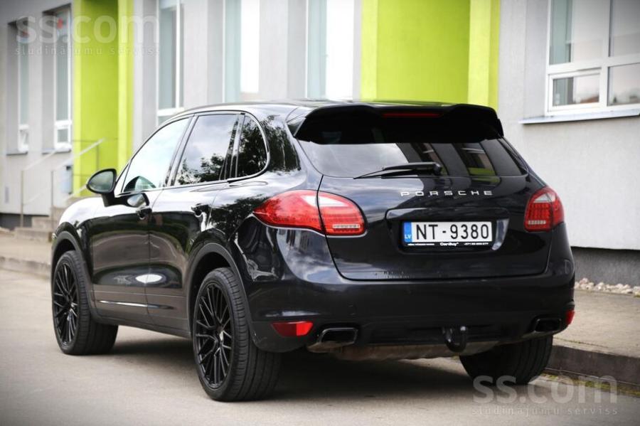 Melns Porsche Cayenne 2012 Rīga, ar dzinēja tilpumu 3.00 L un nobraukumu 331 tūkst. km par 13495 €, foto 7 vietnē AUTOMOTO.COM.LV