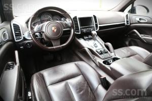 Melns Porsche Cayenne 2012 Rīga, ar dzinēja tilpumu 3.00 L un nobraukumu 331 tūkst. km par 13495 €, foto 8 vietnē AUTOMOTO.COM.LV