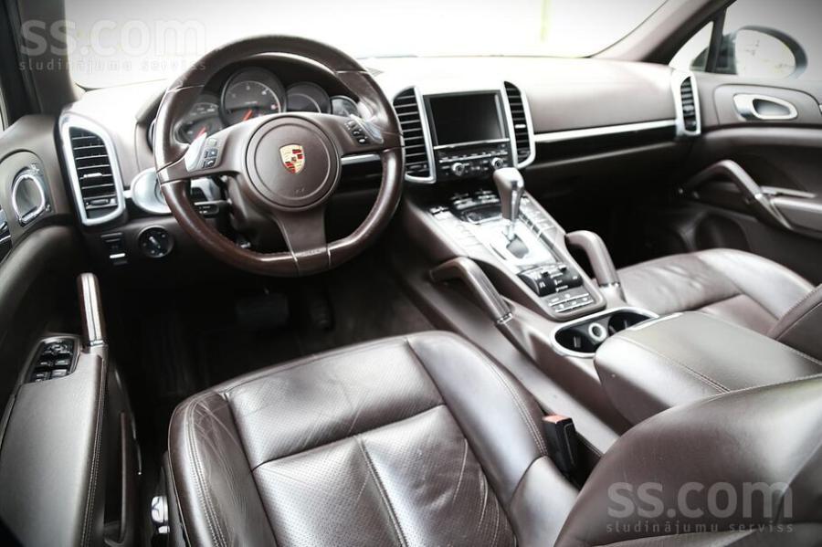 Melns Porsche Cayenne 2012 Rīga, ar dzinēja tilpumu 3.00 L un nobraukumu 331 tūkst. km par 13495 €, foto 8 vietnē AUTOMOTO.COM.LV
