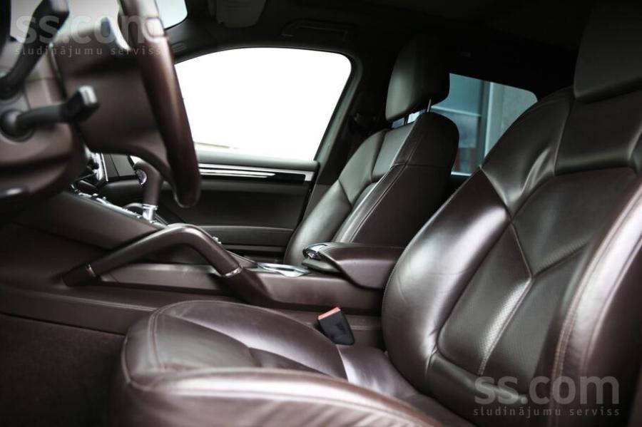 Melns Porsche Cayenne 2012 Rīga, ar dzinēja tilpumu 3.00 L un nobraukumu 331 tūkst. km par 13495 €, foto 12 vietnē AUTOMOTO.COM.LV