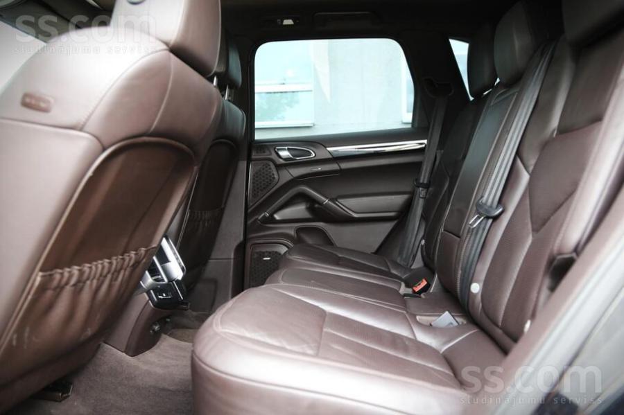 Melns Porsche Cayenne 2012 Rīga, ar dzinēja tilpumu 3.00 L un nobraukumu 331 tūkst. km par 13495 €, foto 15 vietnē AUTOMOTO.COM.LV