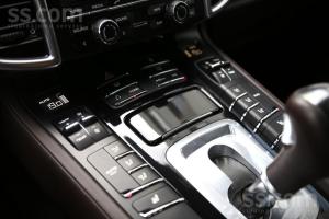 Melns Porsche Cayenne 2012 Rīga, ar dzinēja tilpumu 3.00 L un nobraukumu 331 tūkst. km par 13495 €, foto 17 vietnē AUTOMOTO.COM.LV