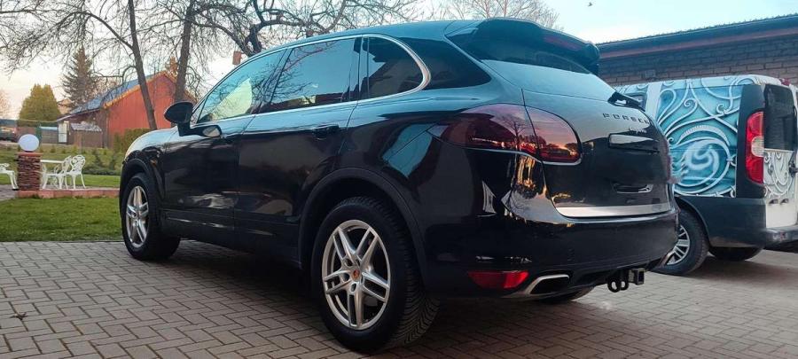 Melns Porsche Cayenne 2012 Klaipėda, ar dzinēja tilpumu 3.60 L un nobraukumu 194 tūkst. km par 9799 €, foto 1 vietnē AUTOMOTO.COM.LV
