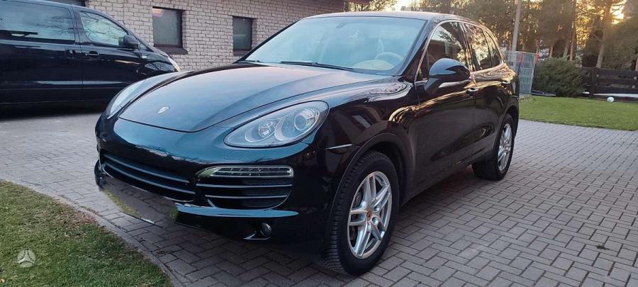 Melns Porsche Cayenne 2012 Klaipėda, ar dzinēja tilpumu 3.60 L un nobraukumu 194 tūkst. km par 9799 €, foto 3 vietnē AUTOMOTO.COM.LV