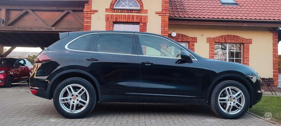 Melns Porsche Cayenne 2012 Klaipėda, ar dzinēja tilpumu 3.60 L un nobraukumu 194 tūkst. km par 9799 €, foto 4 vietnē AUTOMOTO.COM.LV