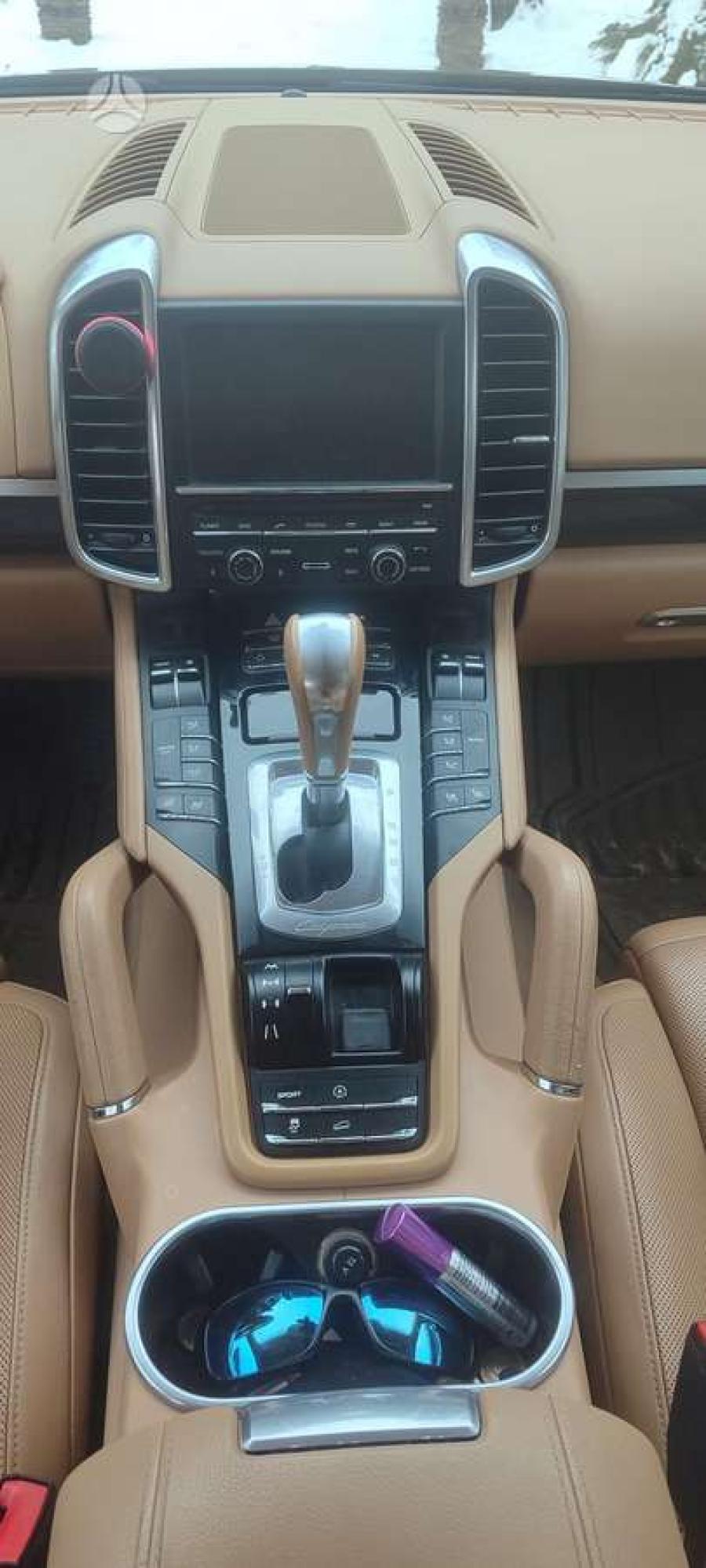 Melns Porsche Cayenne 2012 Klaipėda, ar dzinēja tilpumu 3.60 L un nobraukumu 194 tūkst. km par 9799 €, foto 9 vietnē AUTOMOTO.COM.LV
