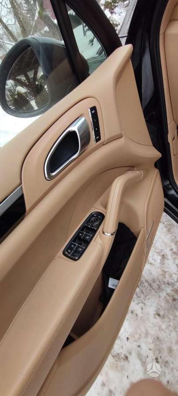 Black Porsche Cayenne 2012 in Klaipeda, with an engine capacity of 3.60 L and mileage of 194 thousand km for 9799 €, photo 10 on AUTOMOTO.COM.LV