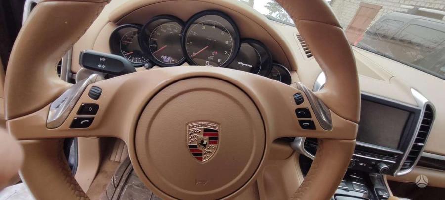 Melns Porsche Cayenne 2012 Klaipėda, ar dzinēja tilpumu 3.60 L un nobraukumu 194 tūkst. km par 9799 €, foto 13 vietnē AUTOMOTO.COM.LV