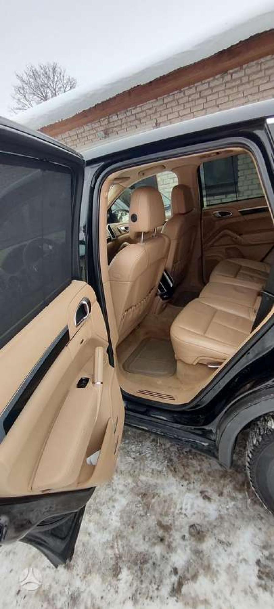 Melns Porsche Cayenne 2012 Klaipėda, ar dzinēja tilpumu 3.60 L un nobraukumu 194 tūkst. km par 9799 €, foto 16 vietnē AUTOMOTO.COM.LV