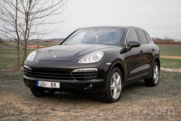 Black Porsche Cayenne 2012 in Daugavpils, with an engine capacity of 3.00 L and mileage of 271 thousand km for 16000 €, photo 1 on AUTOMOTO.COM.LV