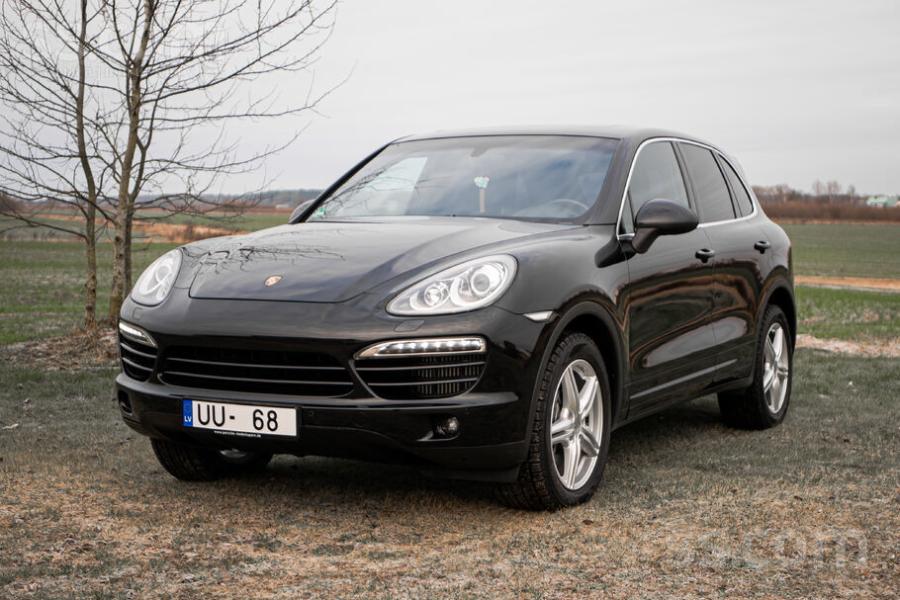 Melns Porsche Cayenne 2012 Daugavpils, ar dzinēja tilpumu 3.00 L un nobraukumu 271 tūkst. km par 16000 €, foto 1 vietnē AUTOMOTO.COM.LV
