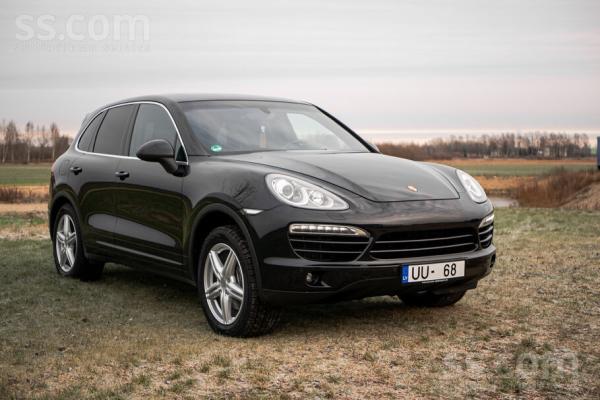 Black Porsche Cayenne 2012 in Daugavpils, with an engine capacity of 3.00 L and mileage of 271 thousand km for 16000 €, photo 2 on AUTOMOTO.COM.LV