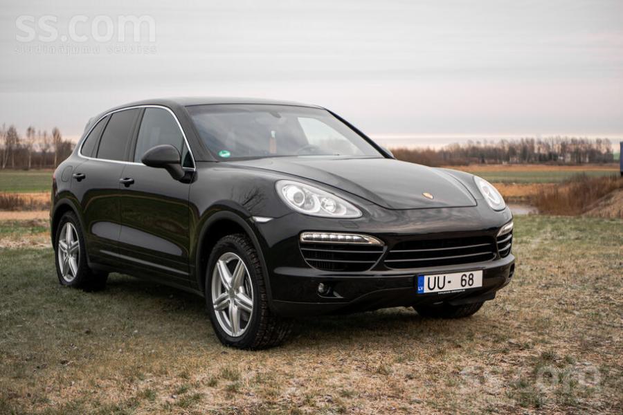Melns Porsche Cayenne 2012 Daugavpils, ar dzinēja tilpumu 3.00 L un nobraukumu 271 tūkst. km par 16000 €, foto 3 vietnē AUTOMOTO.COM.LV